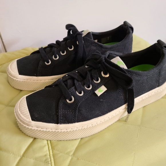 Cariuma OCA | Shoes | Cariuma Oca Sneakers Black Cushioned Everyday ...